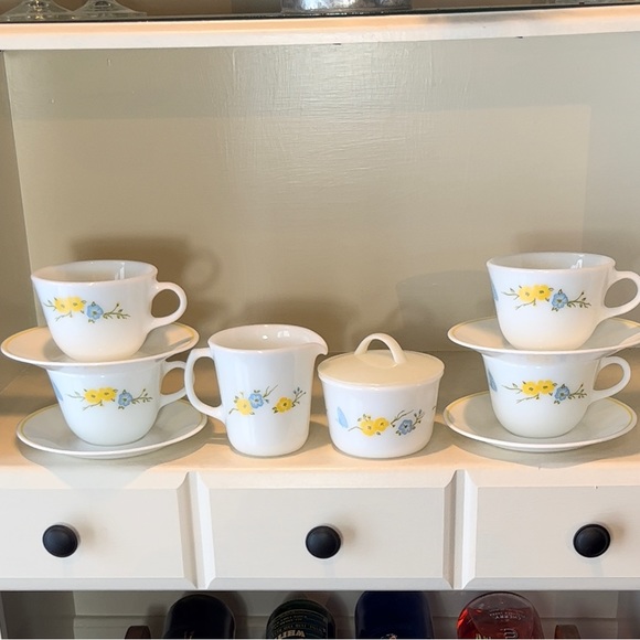 Pyrex | Dining | Pyrex Vintage Flirtation Set Of Creamer Sugar Bowl 4 ...